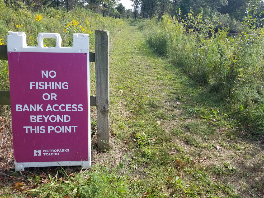 No fishing or bank access sign at Wiregrass – Nature is my Therapy